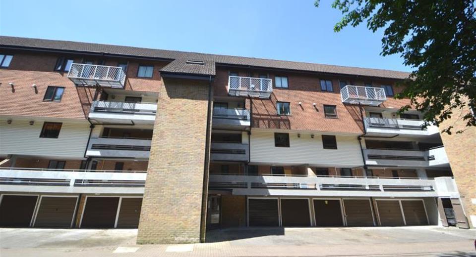 Kingsway Gardens, Andover | Graham & Co